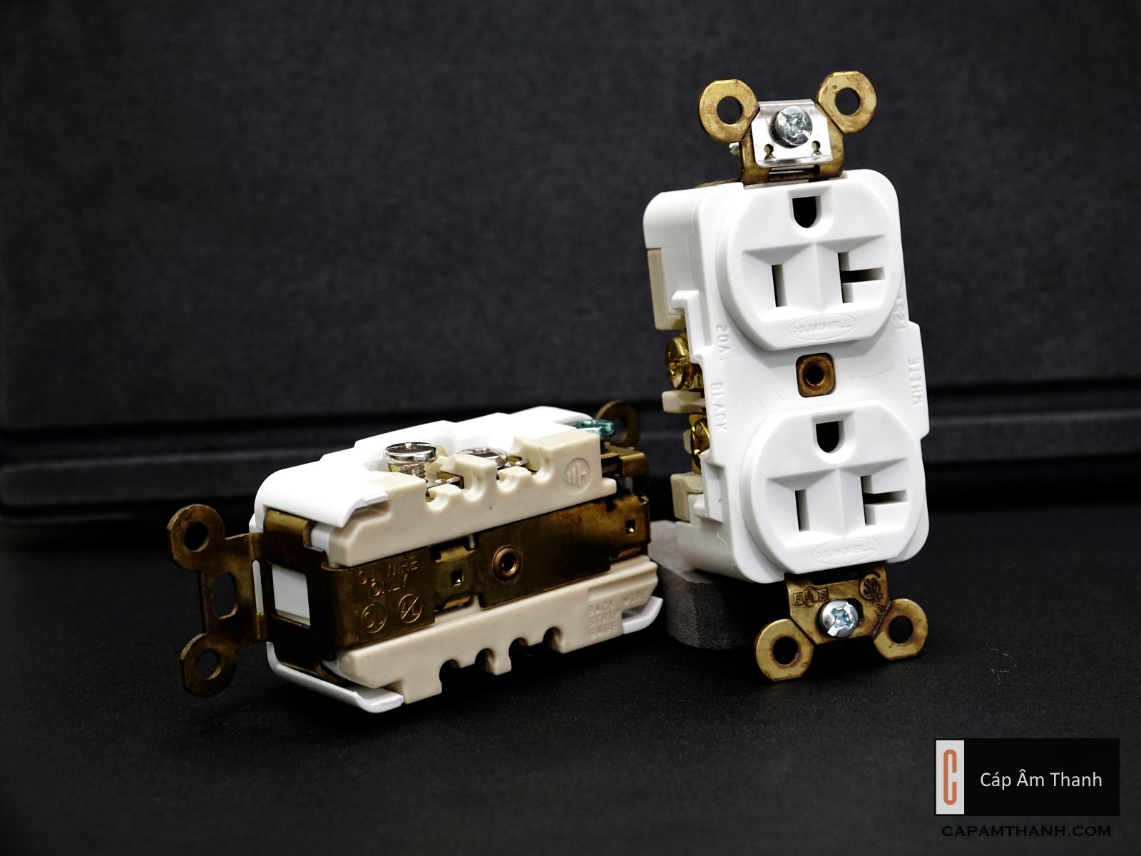 Ổ cắm Hubbell HBL5362W